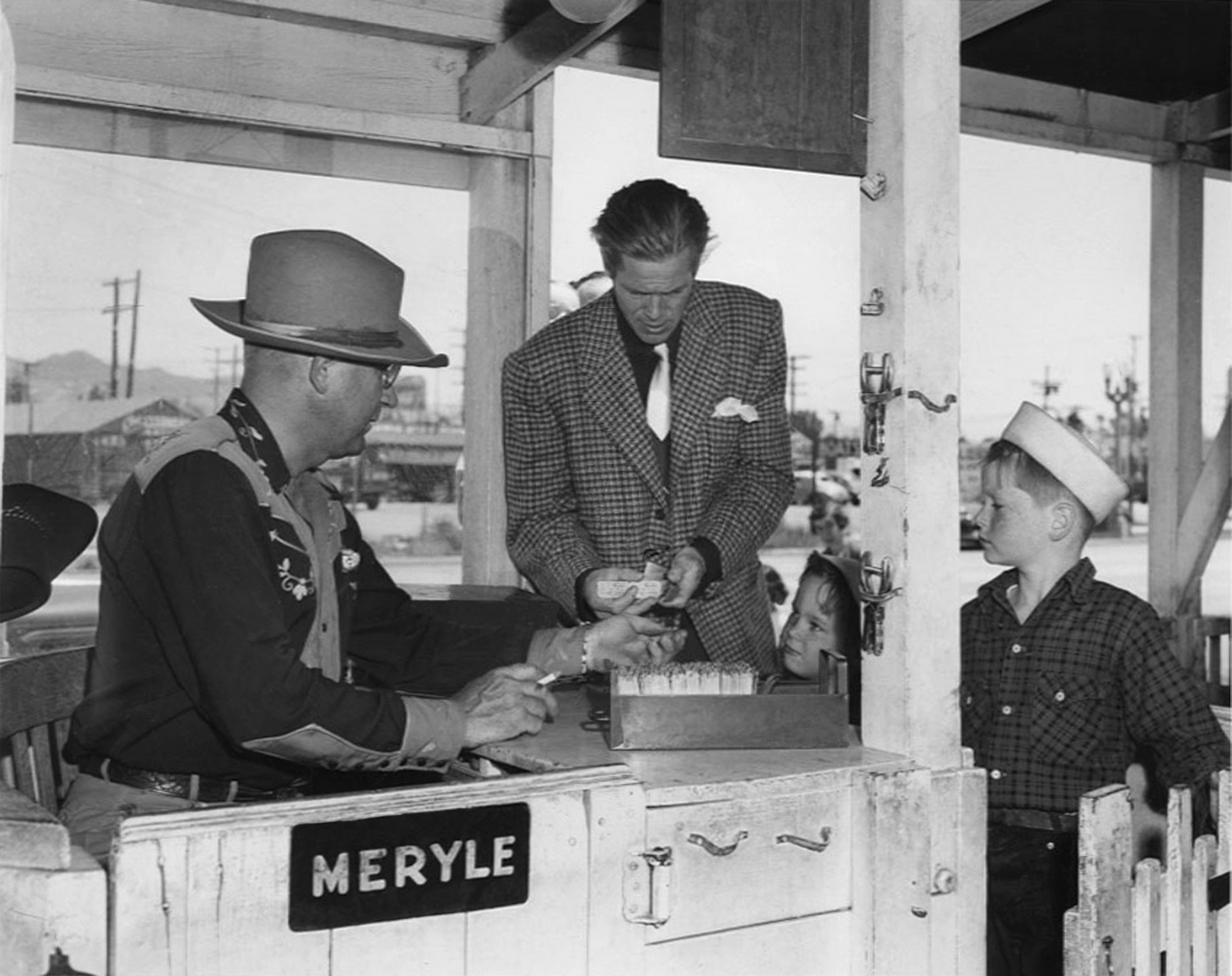 Dan Duryea Central: At Home
